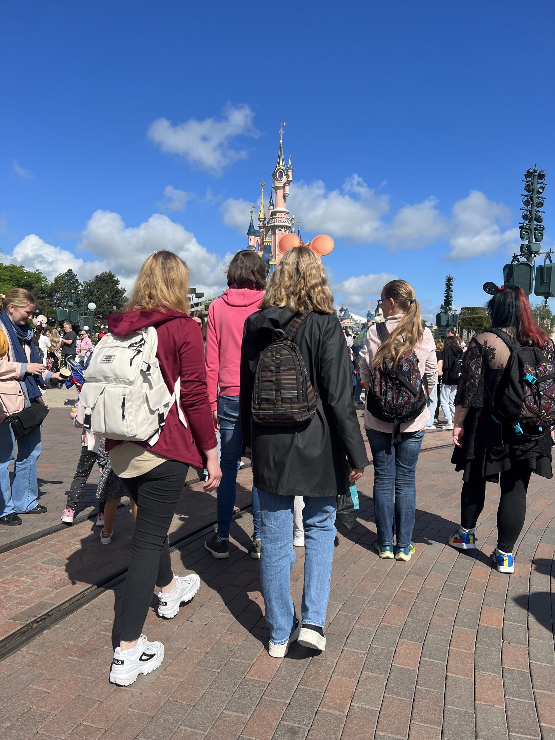 Traum erfüllt: Klientinnen reisen nach Disneyland Paris - Diakonie